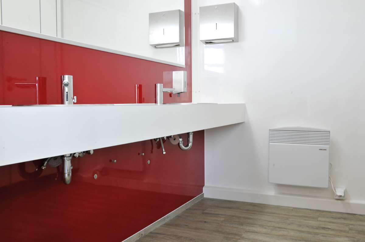 TOI® WC-Trailer VIP - mit höchstem Komfort | TOI TOI